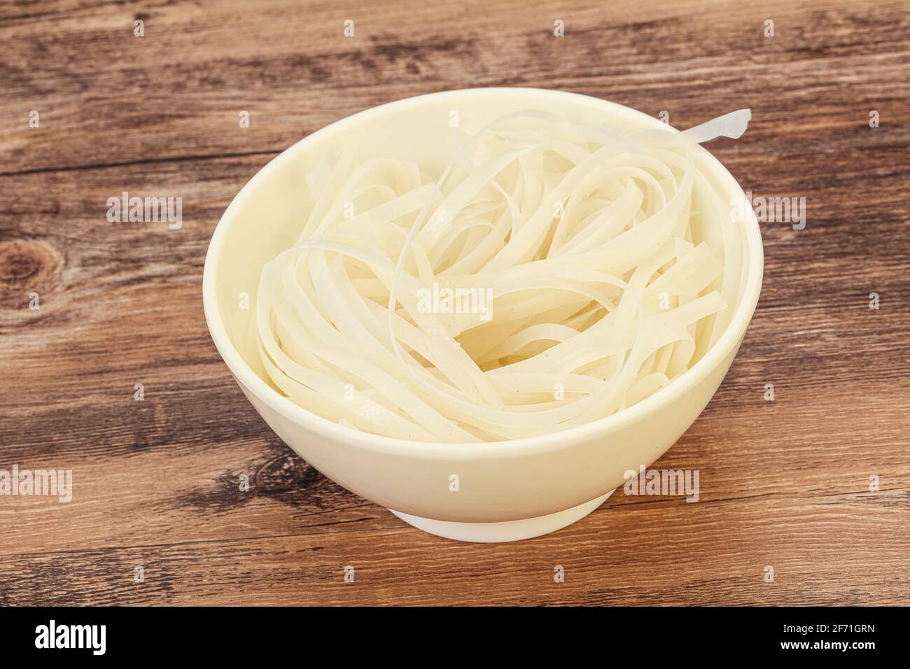 Boiled rice noodle ready for cooking Stock Photo - Alamy