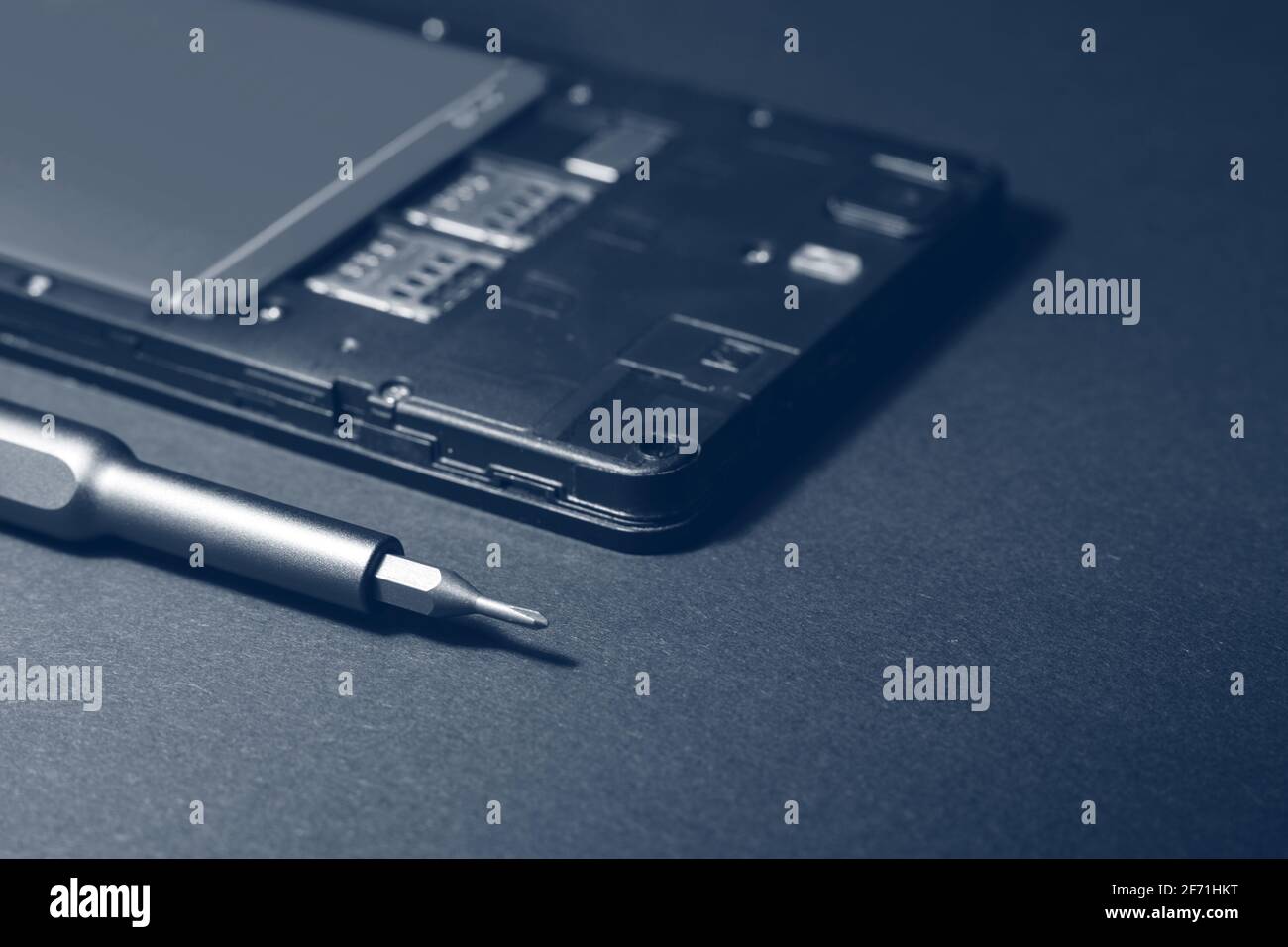 mobile repair, mobile disassembly by engineer Stock Photo - Alamy