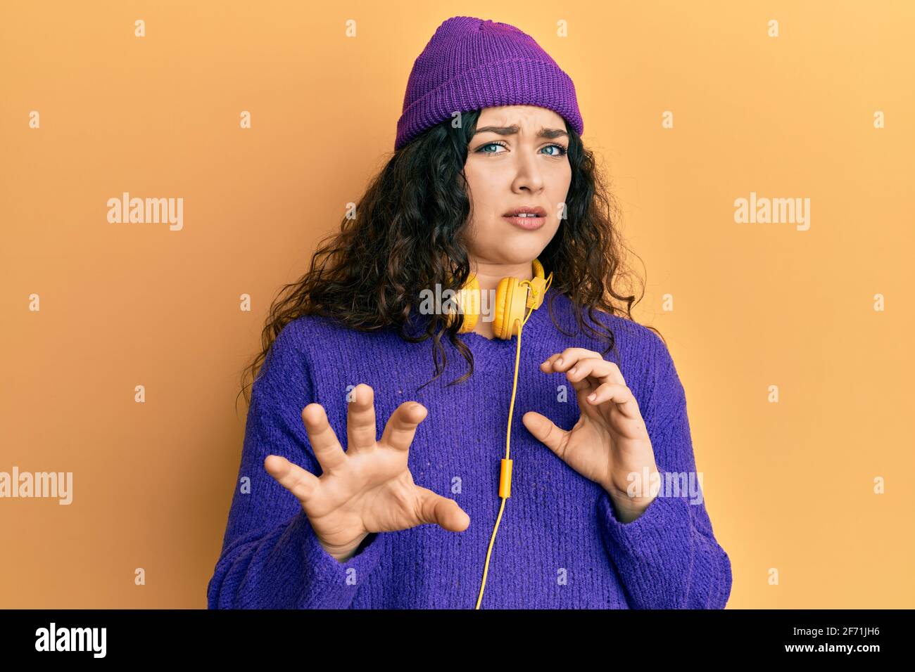Listen disgusting hi-res stock photography and images - Alamy