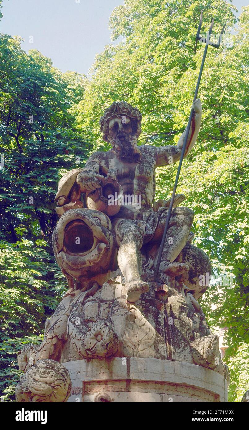 FUENTE DE NEPTUNO. Location: EXTERIOR. LEON. SPAIN Stock Photo - Alamy
