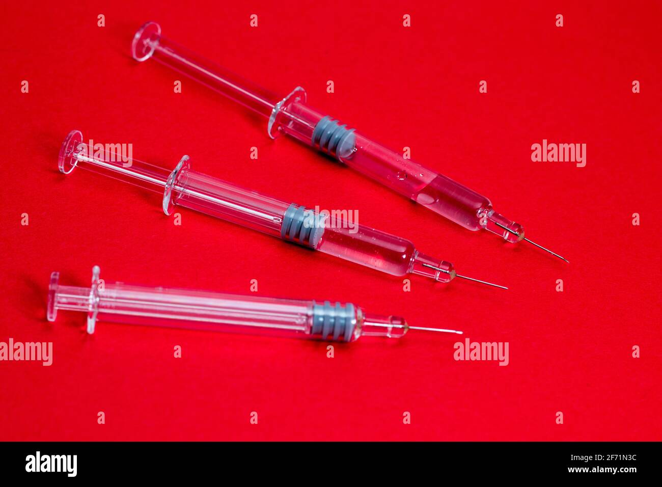 Single dose syringes hi-res stock photography and images - Alamy
