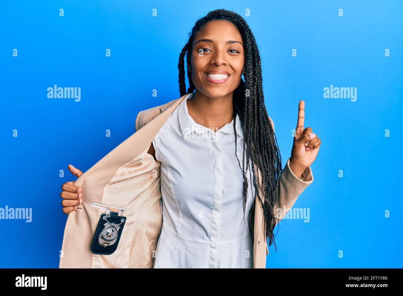 Police detective showing badge hi-res stock photography and images - Alamy