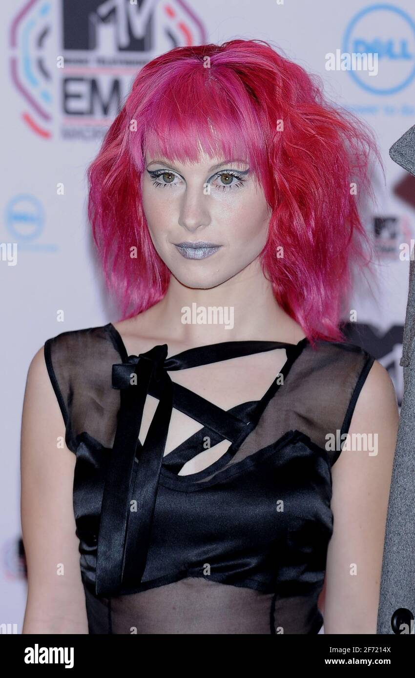 Mtv ema pink hi-res stock photography and images - Alamy