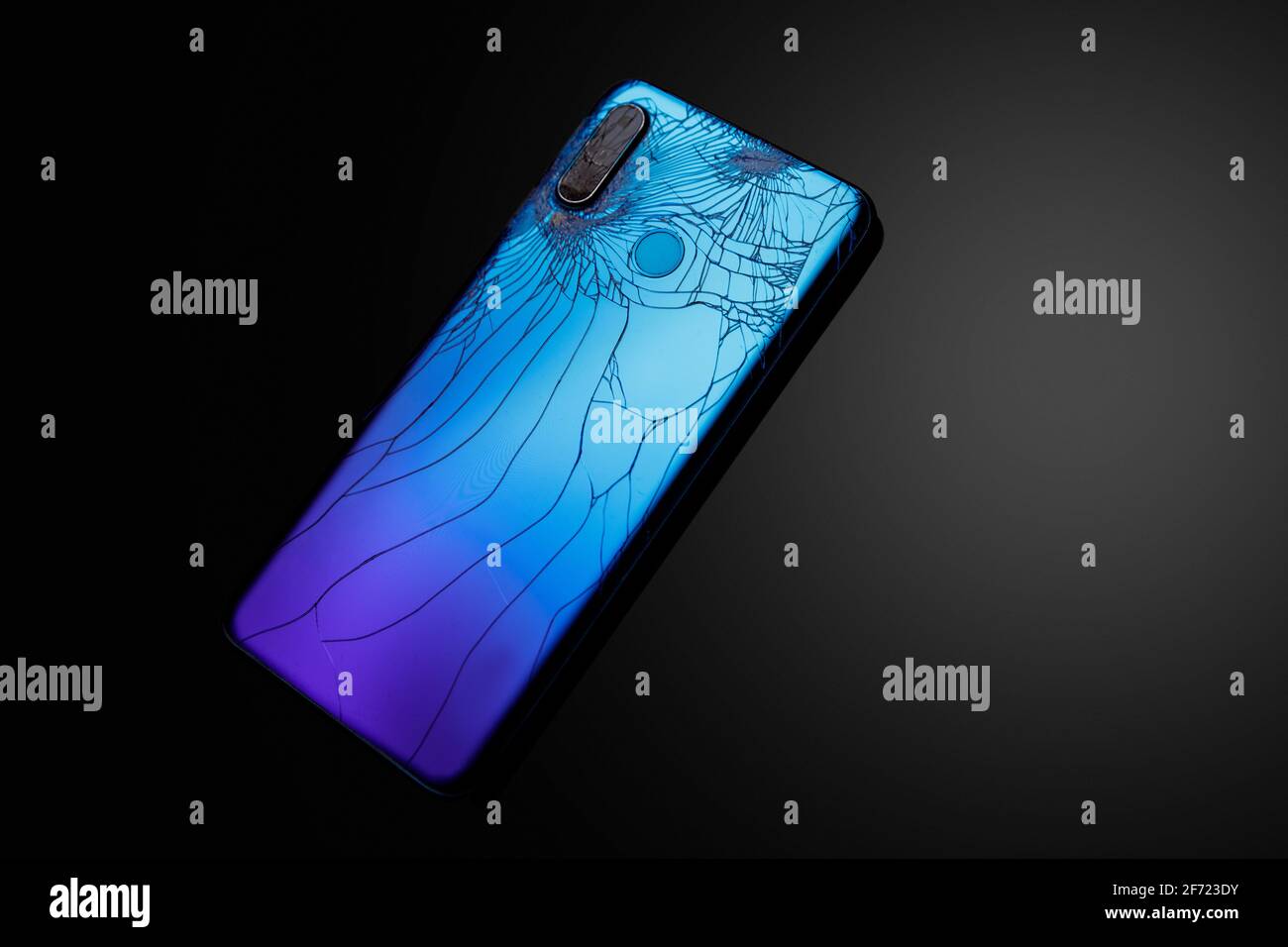 Broken smartphone. Mobile phone with a broken camera Stock Photo - Alamy