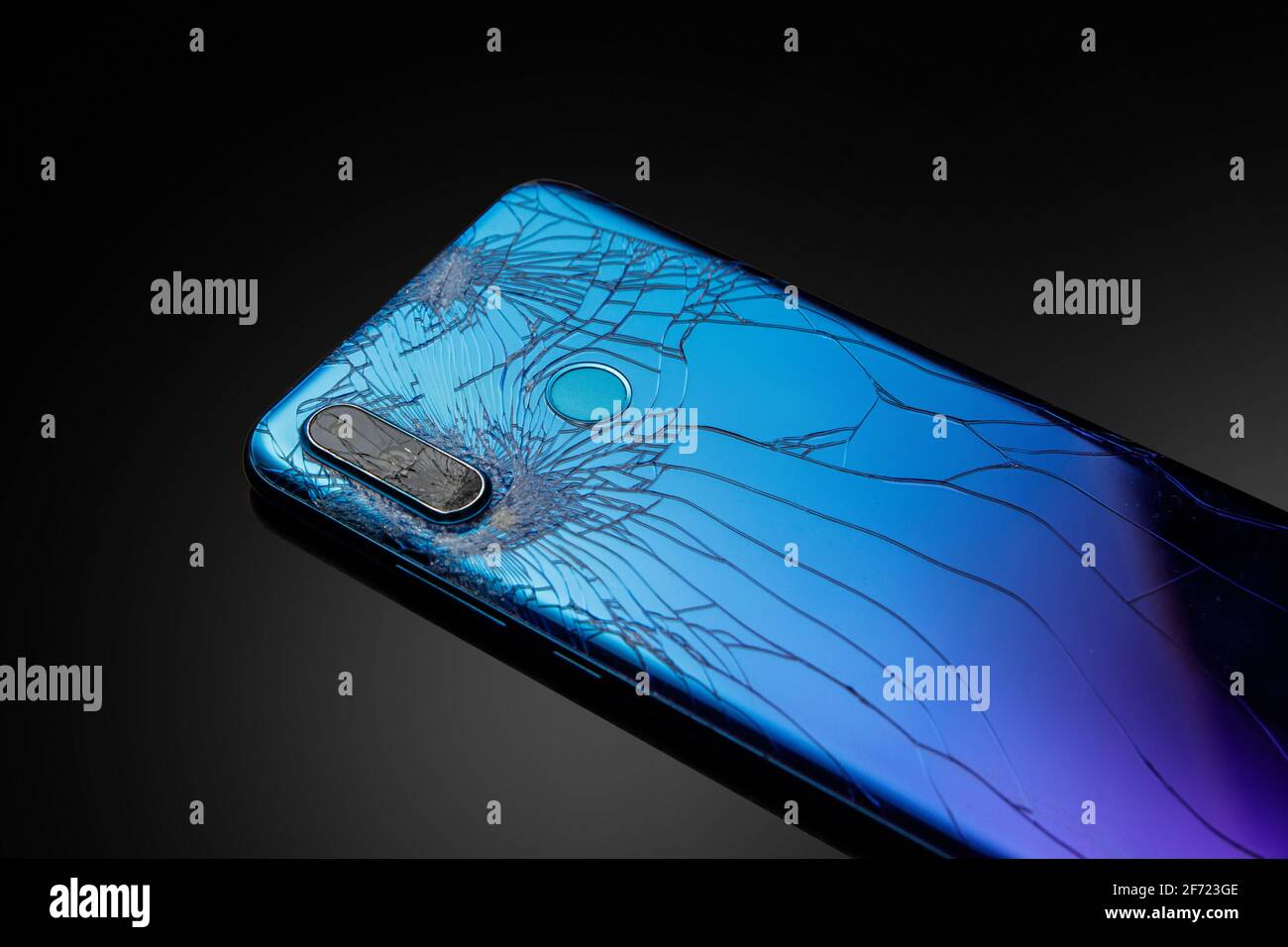 Broken smartphone. Mobile phone with a broken camera Stock Photo - Alamy