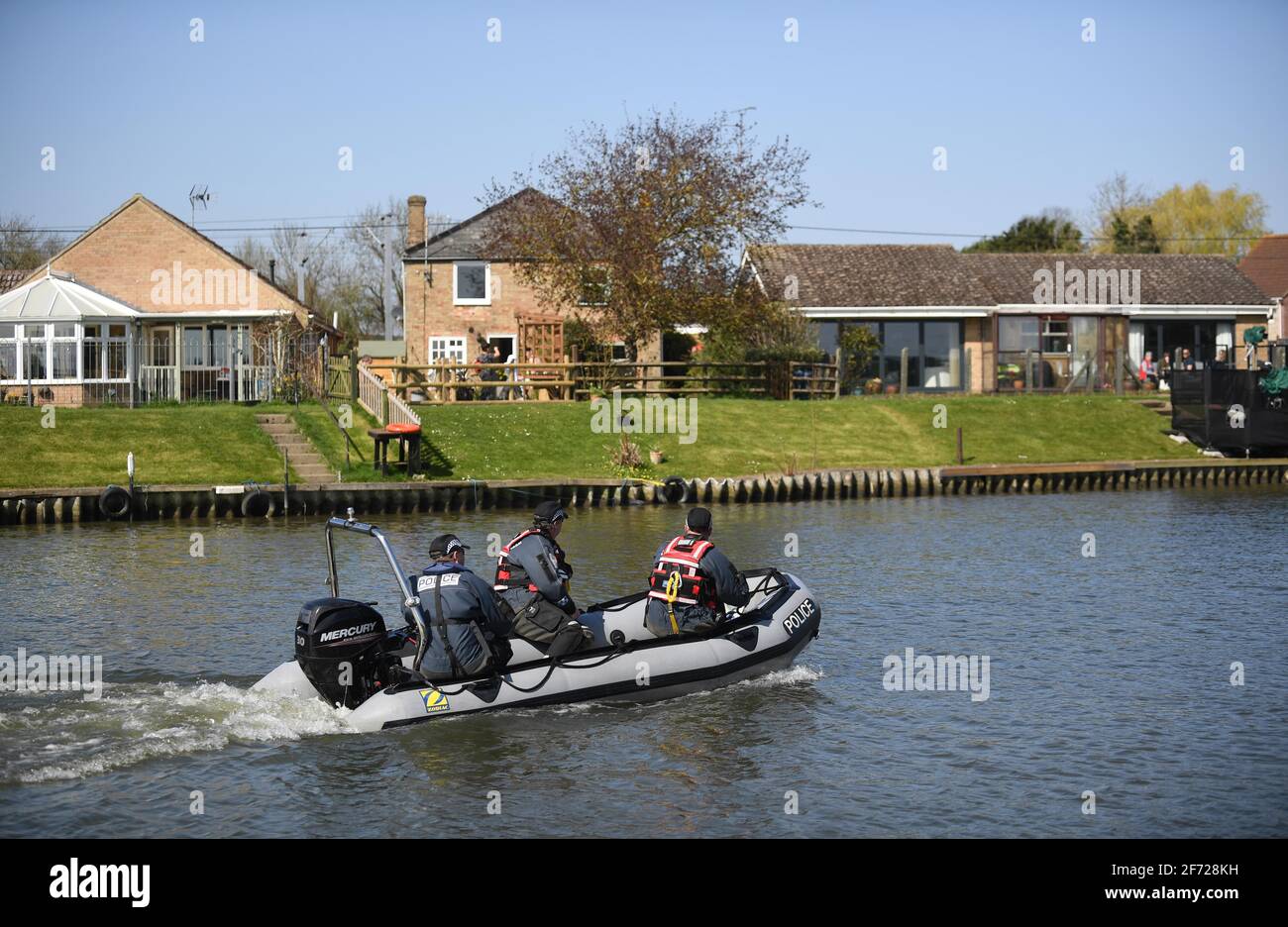 Oxford cambridge boat race finish line hi-res stock photography and ...