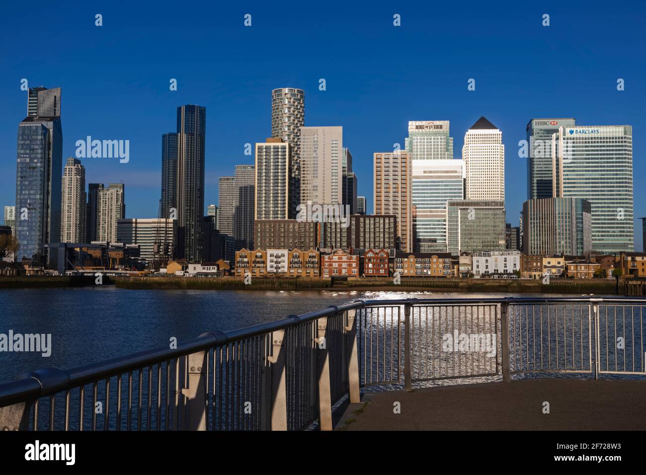 England, London, Docklands, River Thames and Warm Early Morning Light ...