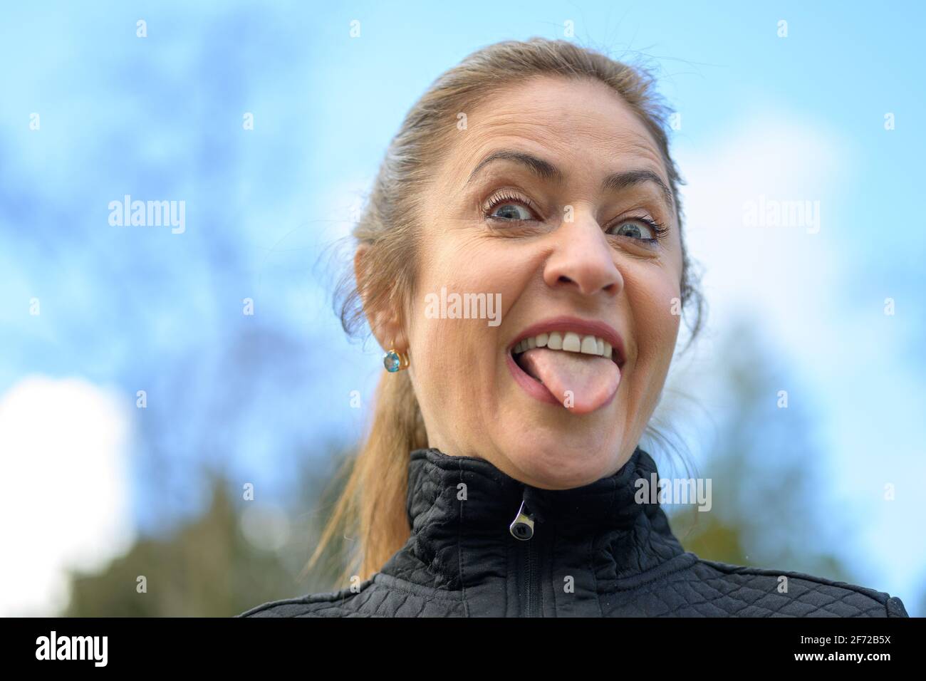 Woman raised eyebrows hi-res stock photography and images - Alamy
