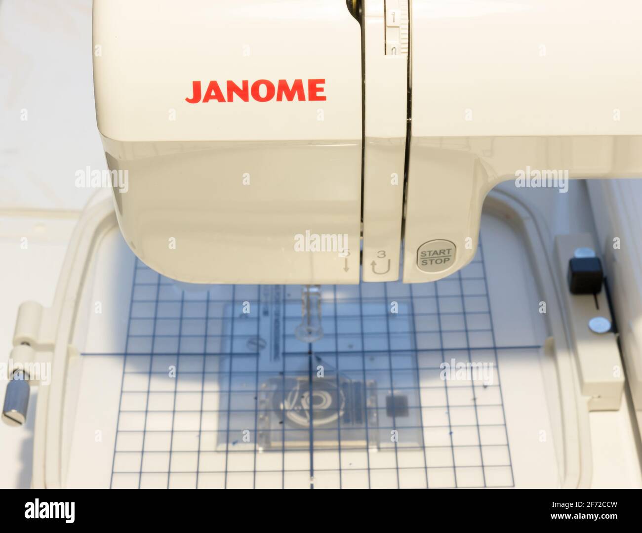 Sewing machine JANOME Memory Craft 200E Stock Photo - Alamy