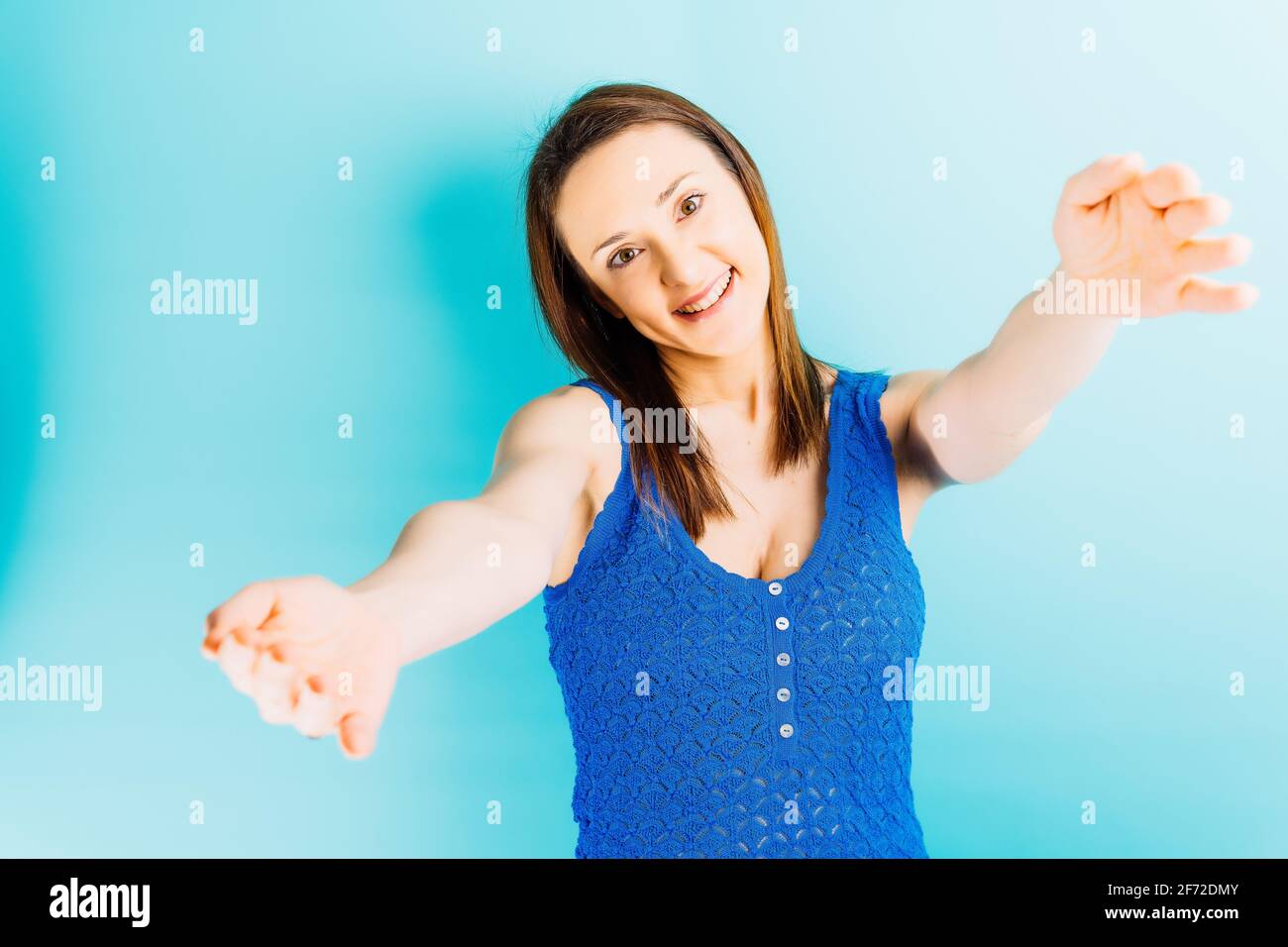 Beautiful young woman with open arms offering a hug. friendship concept ...