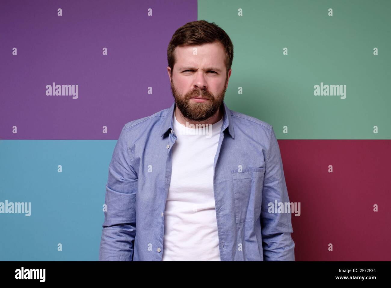 Suspicious man hi-res stock photography and images - Alamy