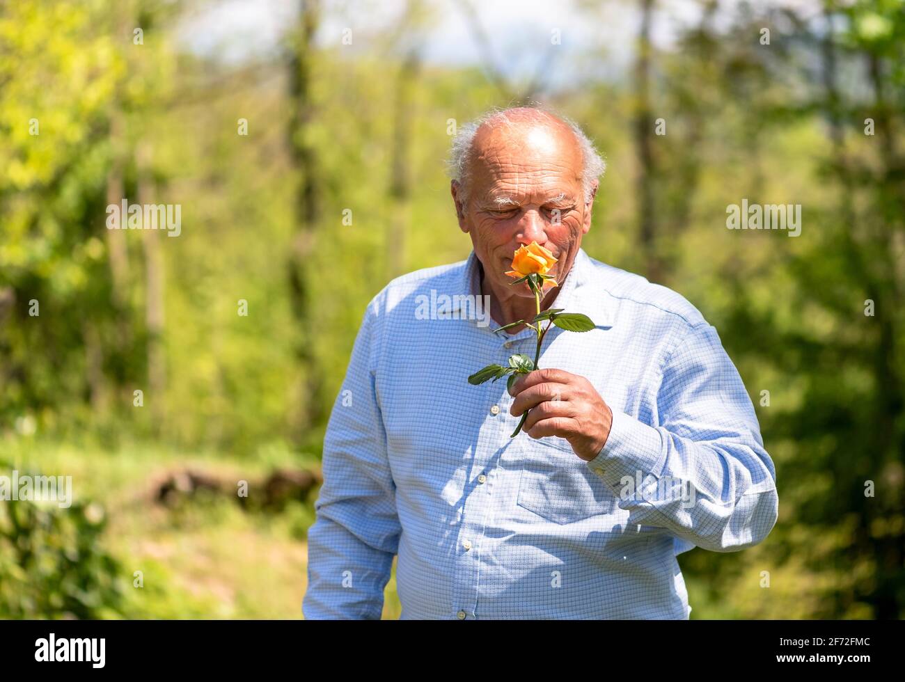 Man sniffing hi-res stock photography and images - Alamy
