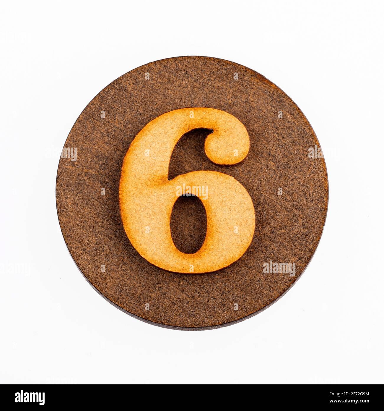 Number 6 in a wooden circle Stock Photo - Alamy