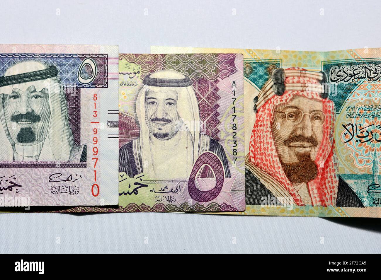 5 Saudi riyals with photo of king Salman and king Abdullah on the ...