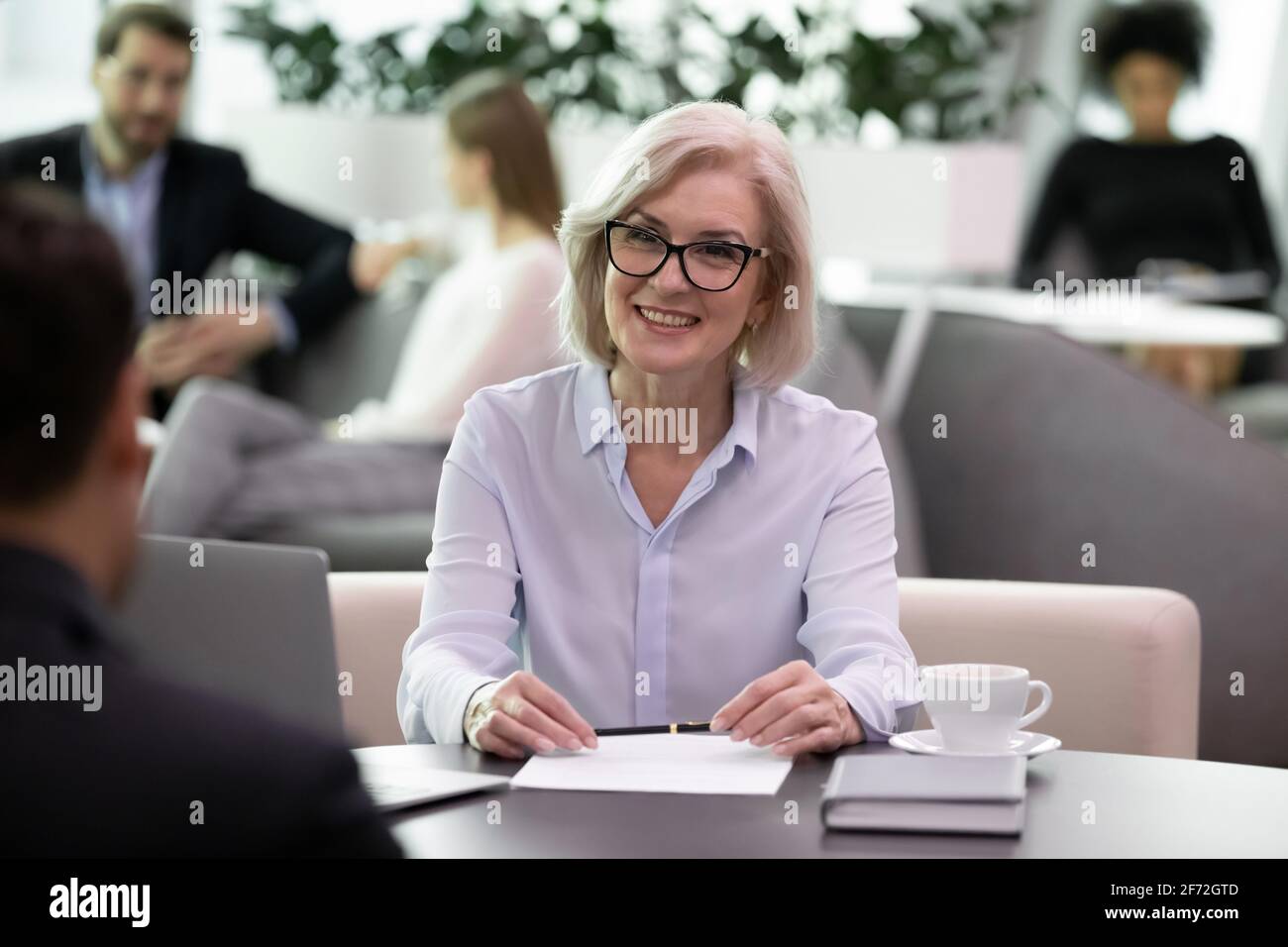 Talk to client hi-res stock photography and images - Alamy Talk to client hi-res stock photography and images - Alamy