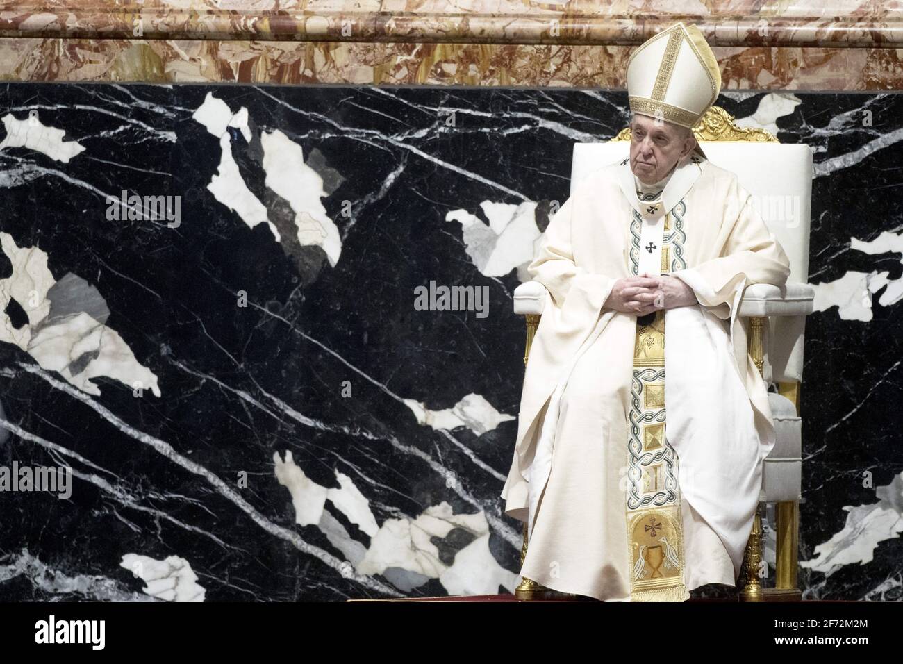 Pope Francis celebrates Easter Mass on April 04, 2021 at St. Peter's ...