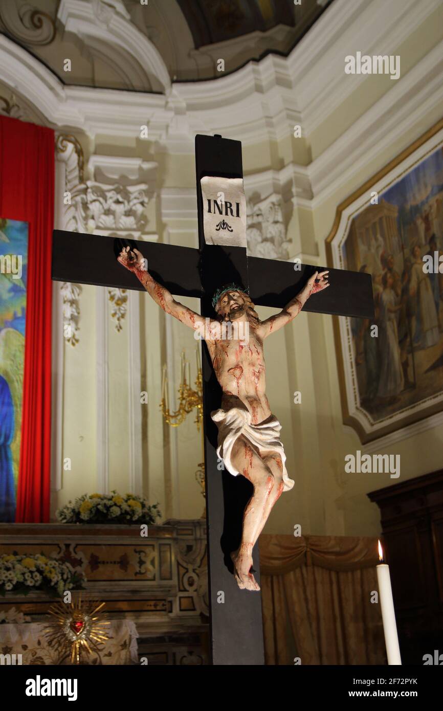 Statue body jesus in church hi-res stock photography and images - Alamy