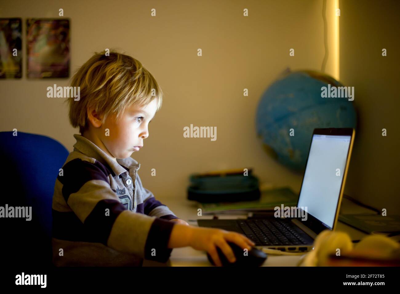 Bambini play hi-res stock photography and images - Alamy