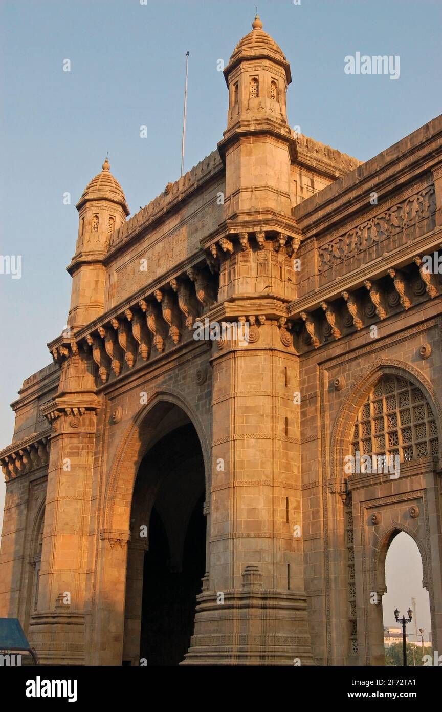View of the splendid Gateway to India arch on the waterfront in the ...