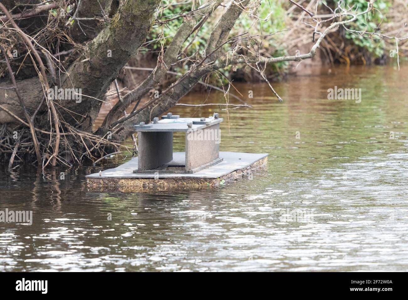 Mink raft in monitoring mode hi-res stock photography and images - Alamy