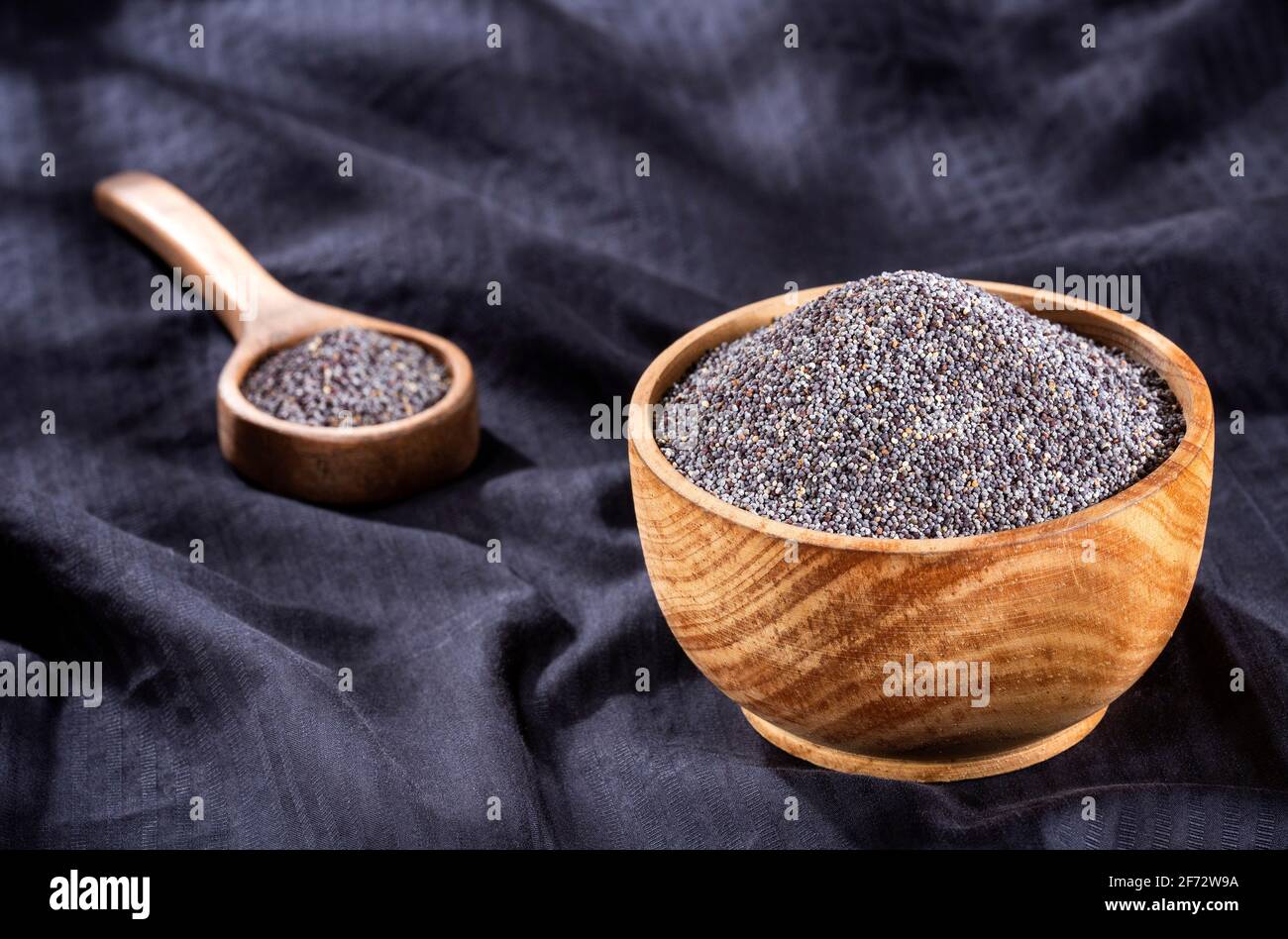 Papaver somniferum - Organic poppy seeds Stock Photo - Alamy