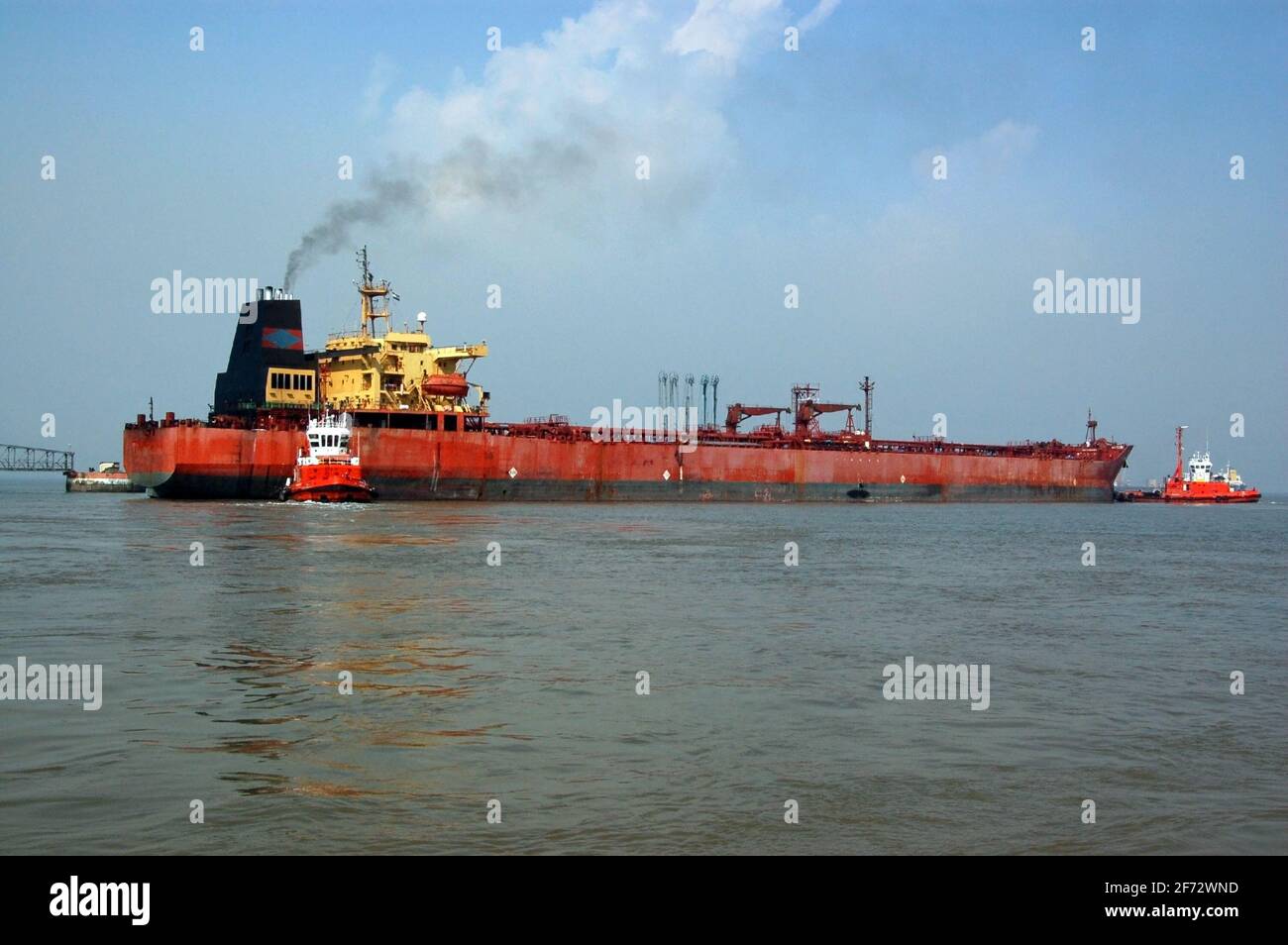Shipping tanker india hi-res stock photography and images - Alamy