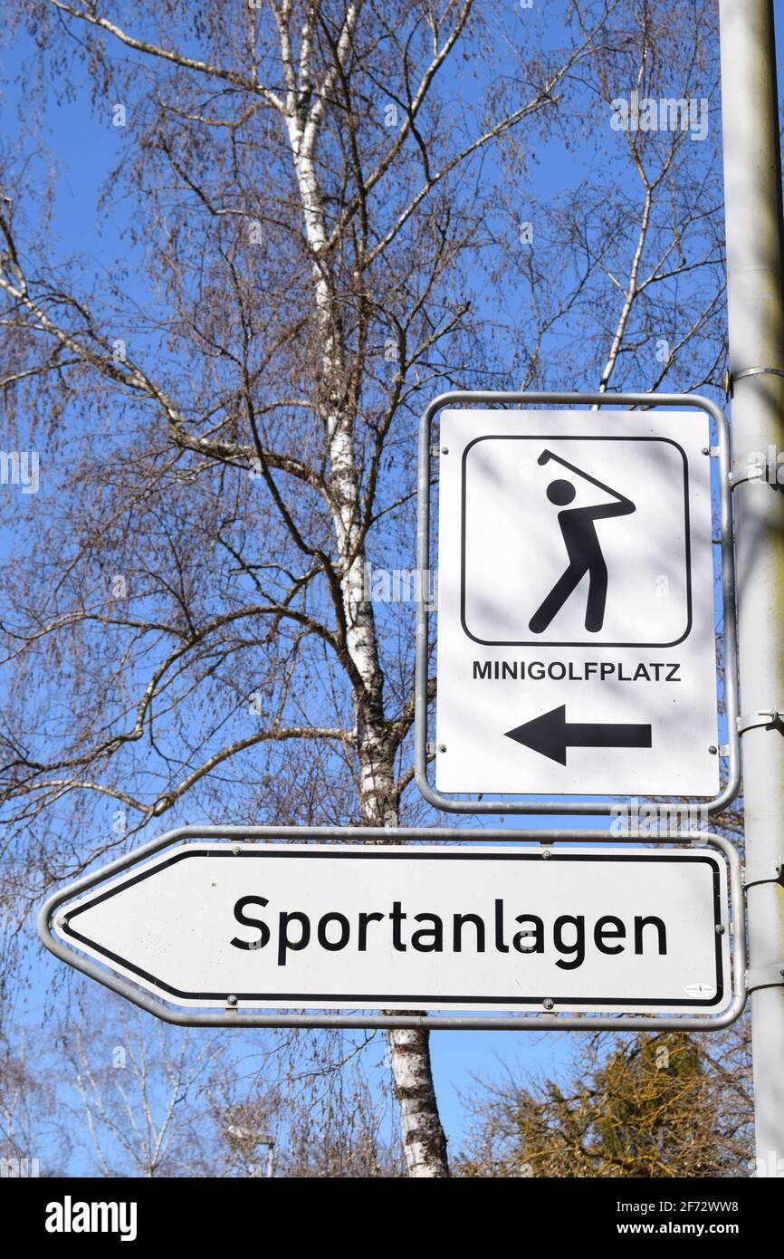 sign towards mini golf Stock Photo - Alamy