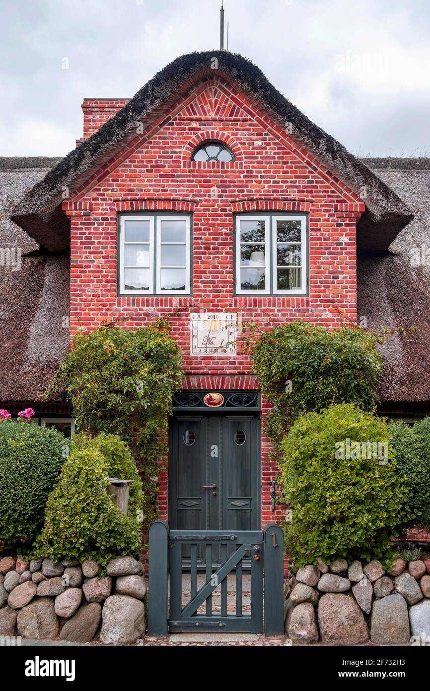 Frisian house with thatched roof, Keitum, Sylt, North Frisia, Schleswig ...