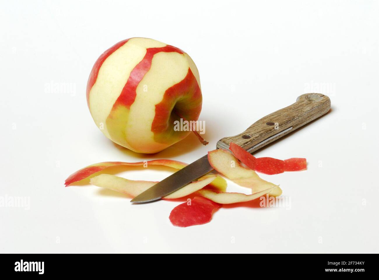 Apple, apple skin, apple peel, peeled, Pink Lady variety, knife ...