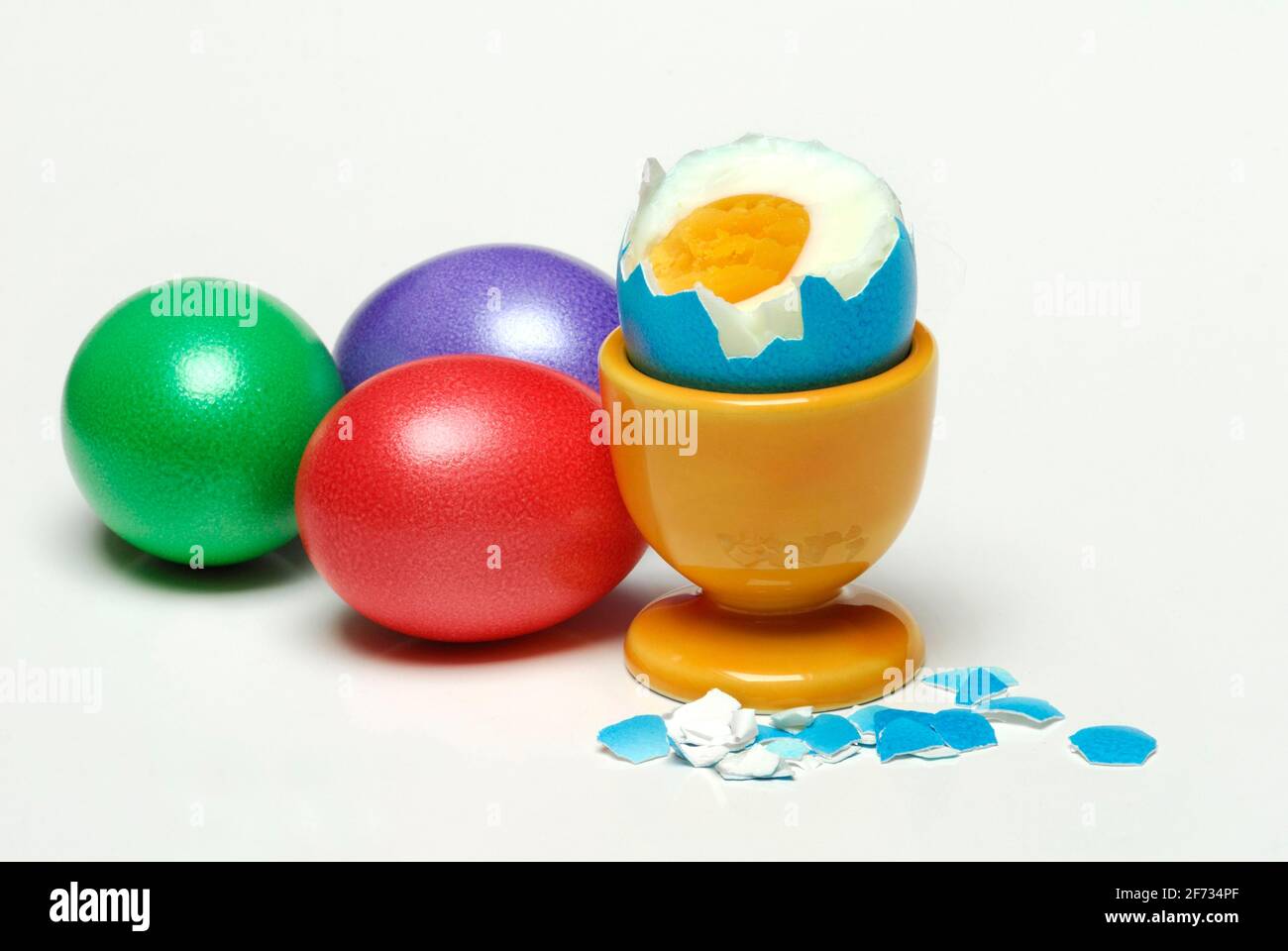 Easter eggs, Easter egg in egg cup, bowl, opened, peeled, egg, eggs ...