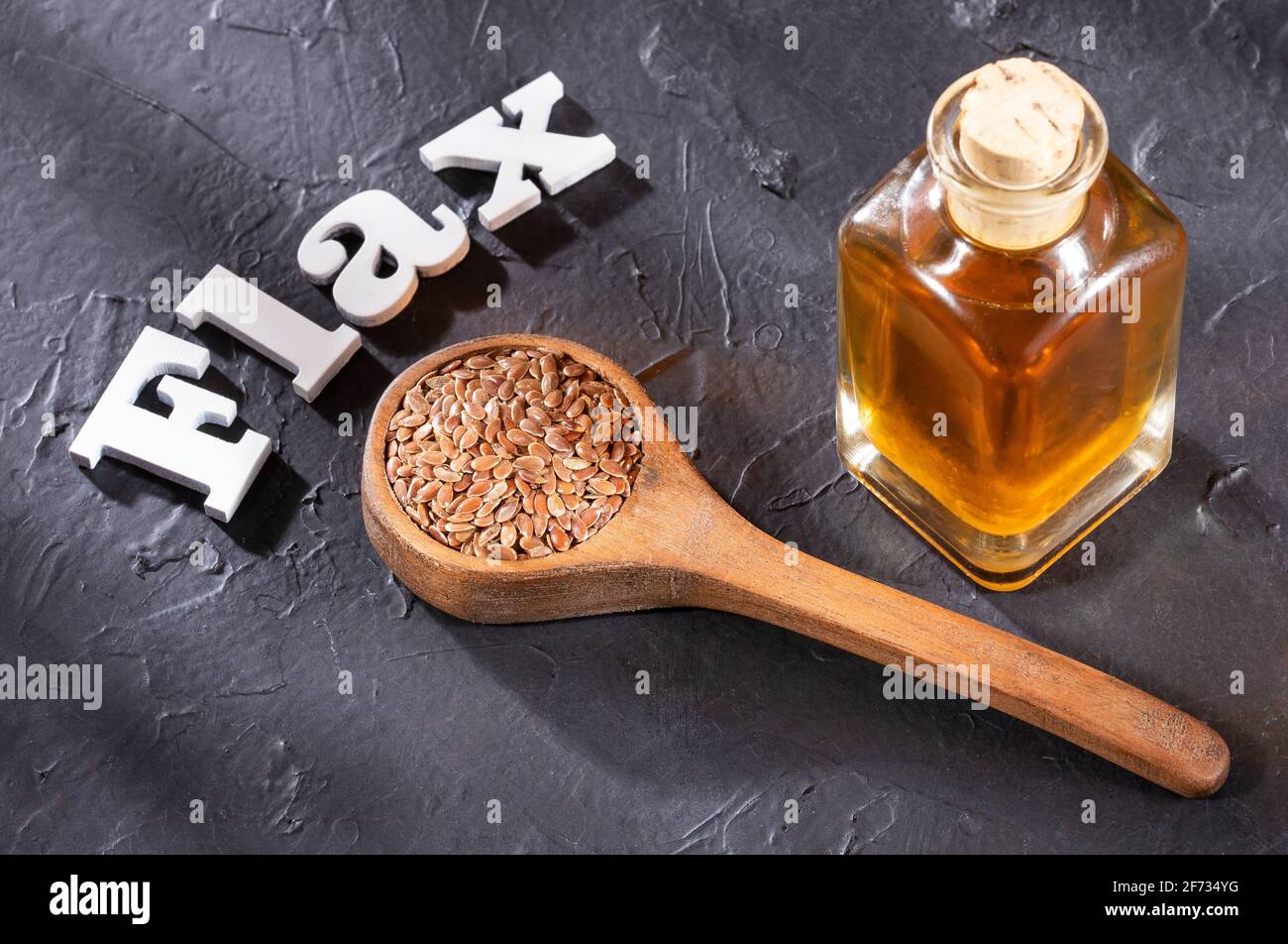 Linum usitatissimum - Seeds and linseed oil Stock Photo - Alamy