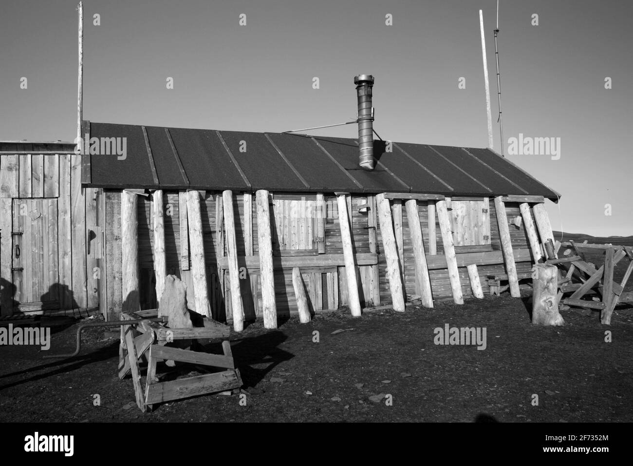 Bamsebu cabin on Bellsund beach Svalbard, Norway Stock Photo - Alamy