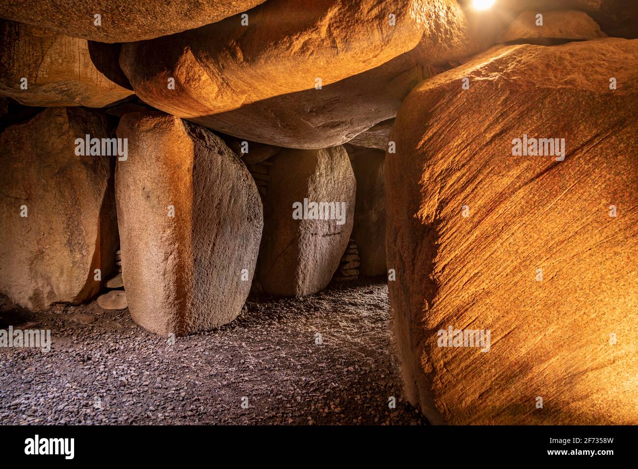 Neolithic mound grave hi-res stock photography and images - Alamy