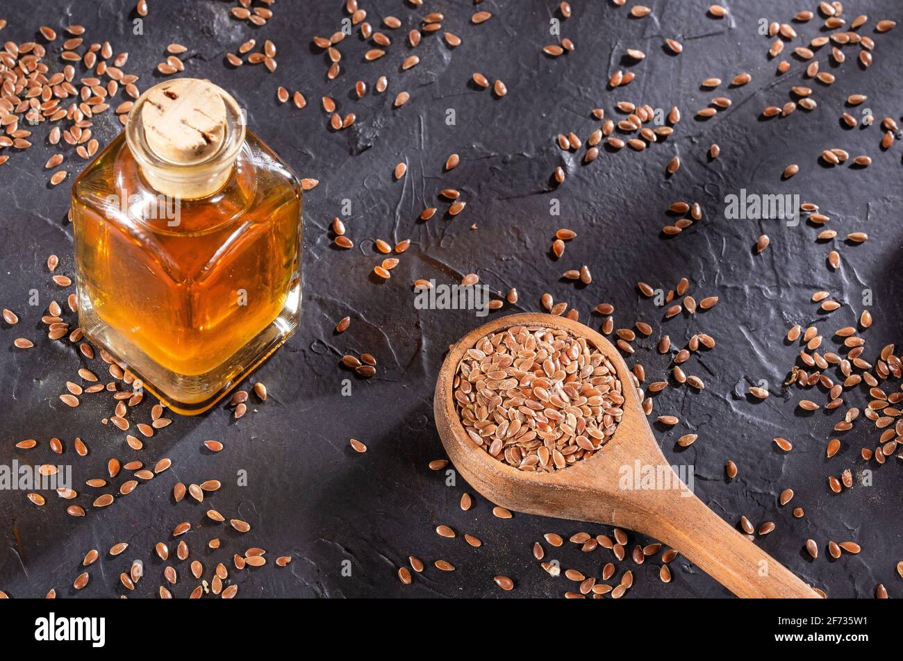 Linum usitatissimum - Seeds and linseed oil Stock Photo - Alamy
