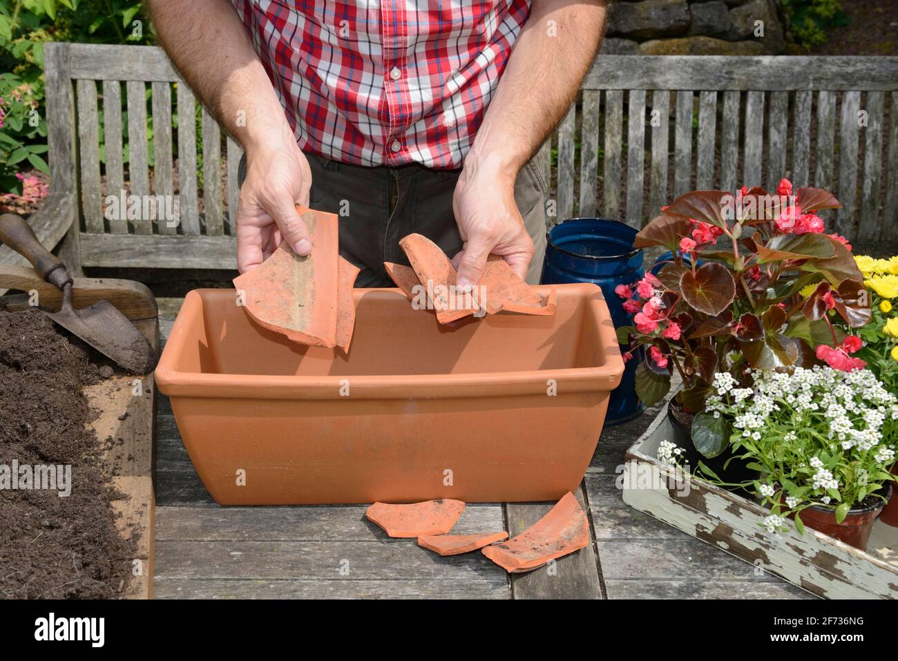Broken pot garden hi-res stock photography and images - Alamy