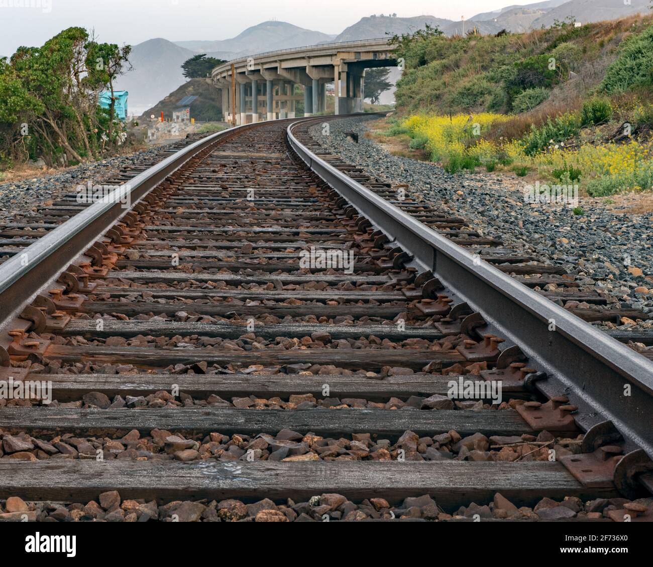 Railroad tracks sunrise hi-res stock photography and images - Alamy