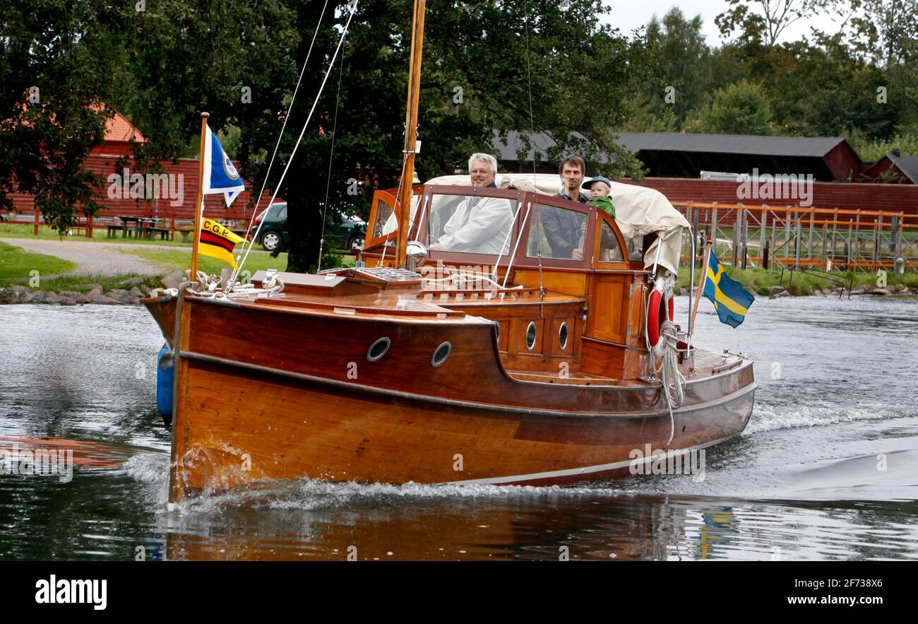 Old wooden boat Stock Photo - Alamy