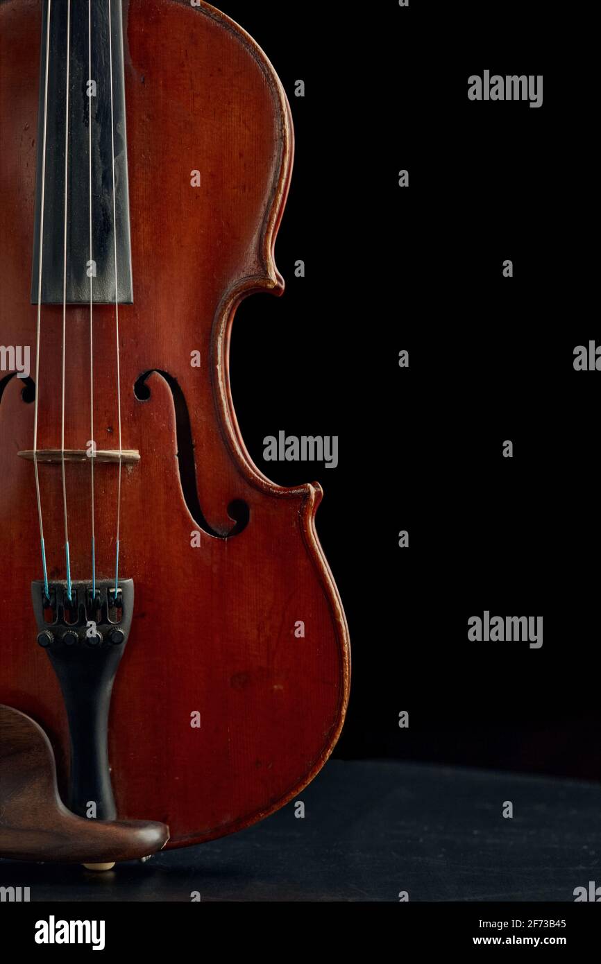 Traditional violin brown hi-res stock photography and images - Alamy