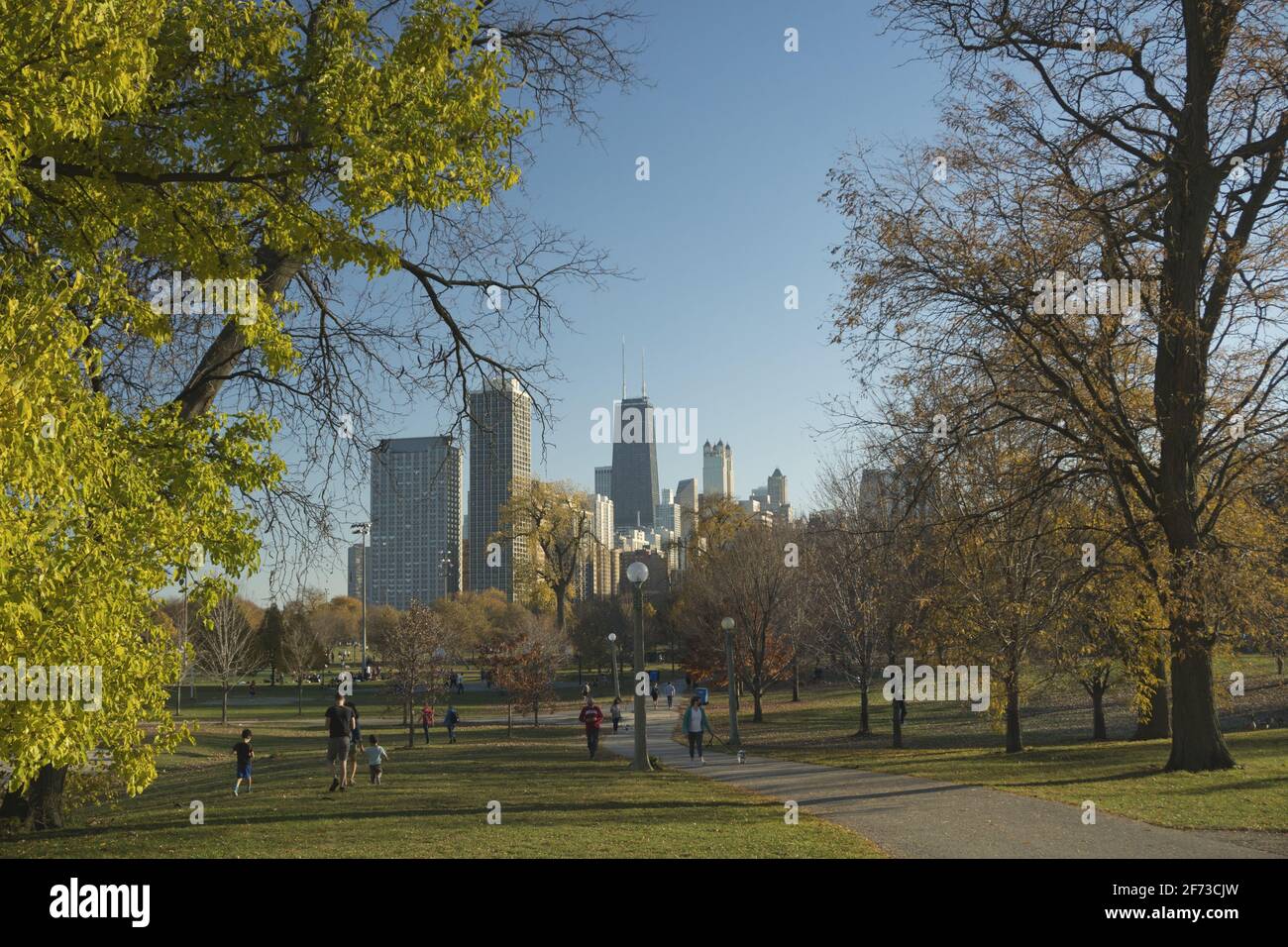 Chicago people walking neighborhood hi-res stock photography and images ...