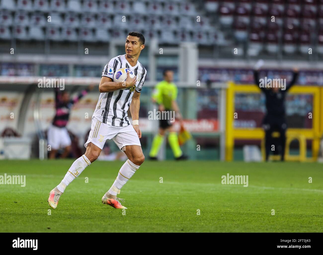 Cristiano ronaldo celebrates 2021 hi-res stock photography and images ...