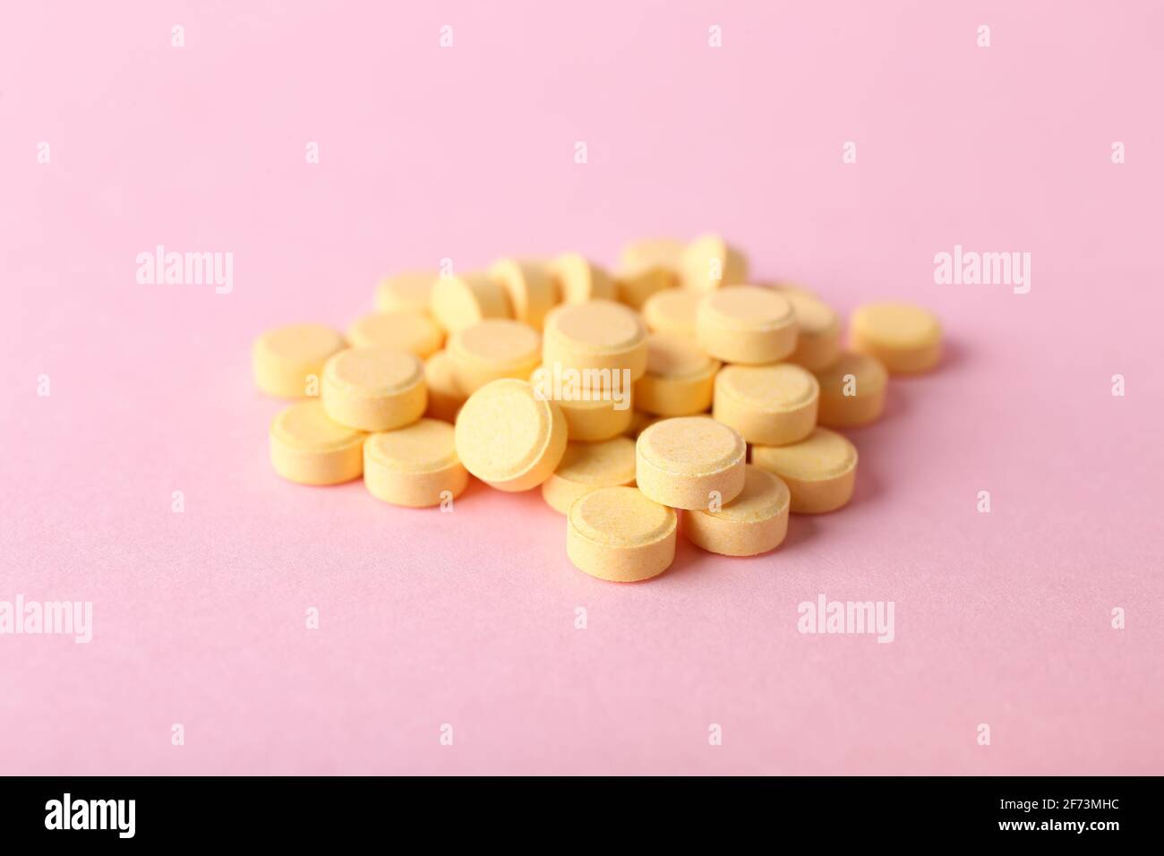 Folic acid pills on color background Stock Photo - Alamy