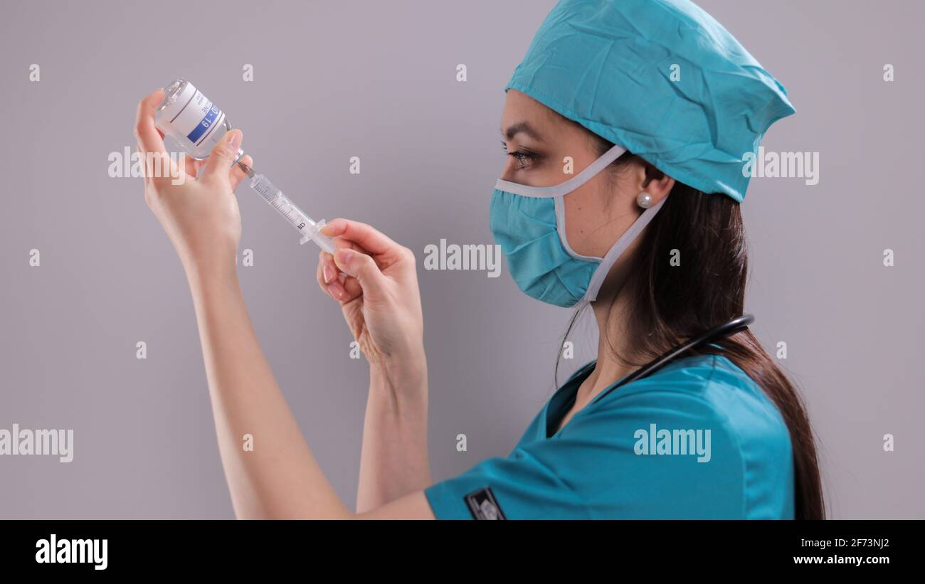 Doctor prepares syringe injection close hi-res stock photography and ...