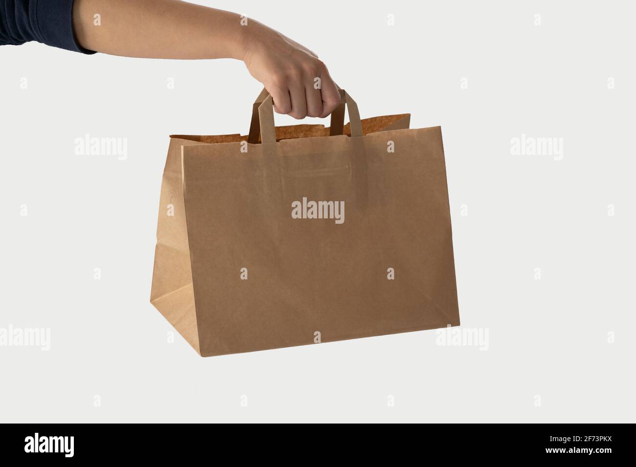 Hand holding brown paper bag hi-res stock photography and images - Alamy
