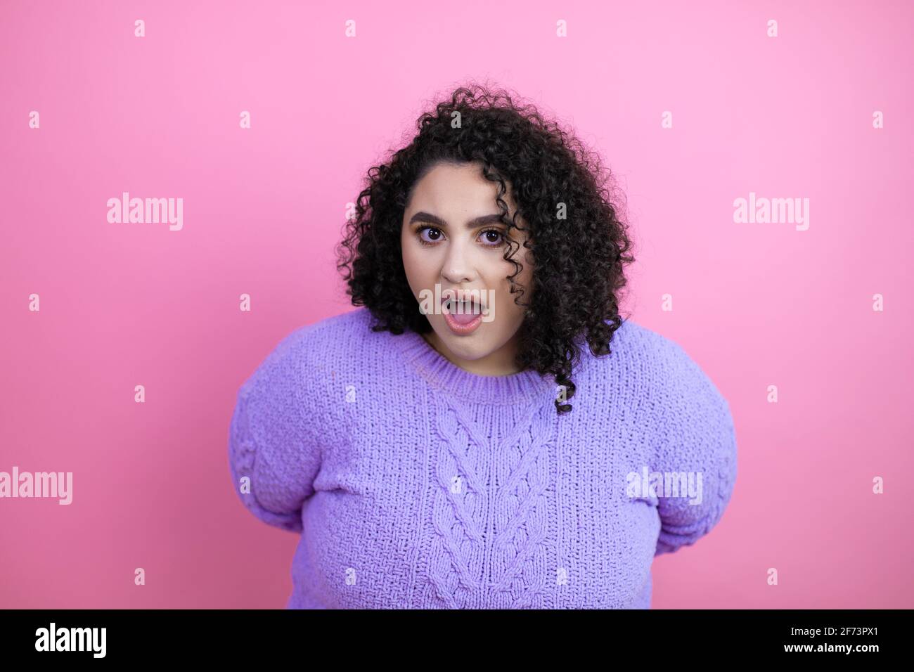 Young beautiful woman wearing casual sweater over isolated pink ...