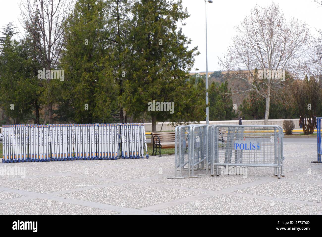 Polis barricade hi-res stock photography and images - Alamy