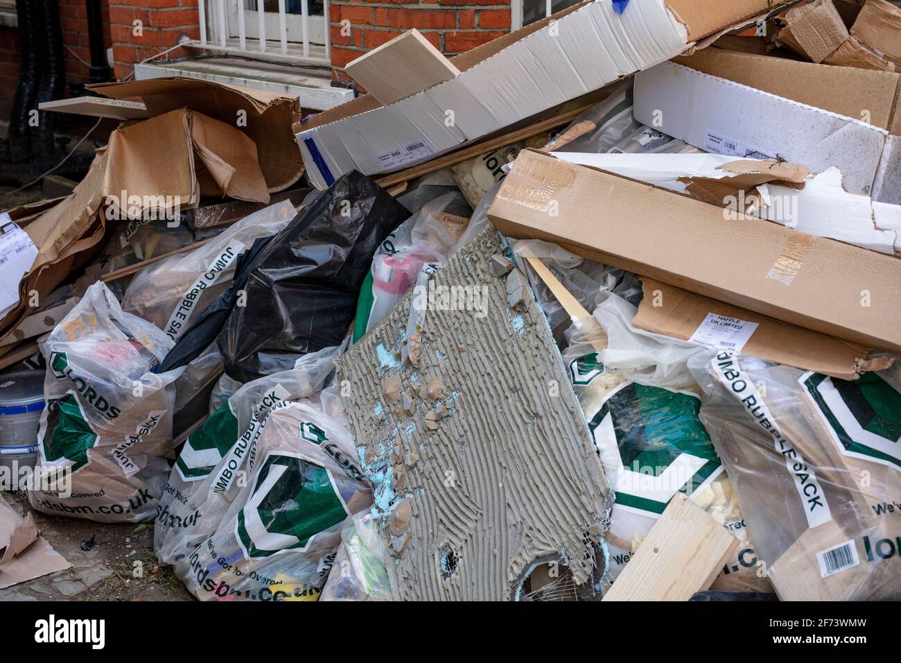 Builders Rubbish High Resolution Stock Photography and Images - Alamy