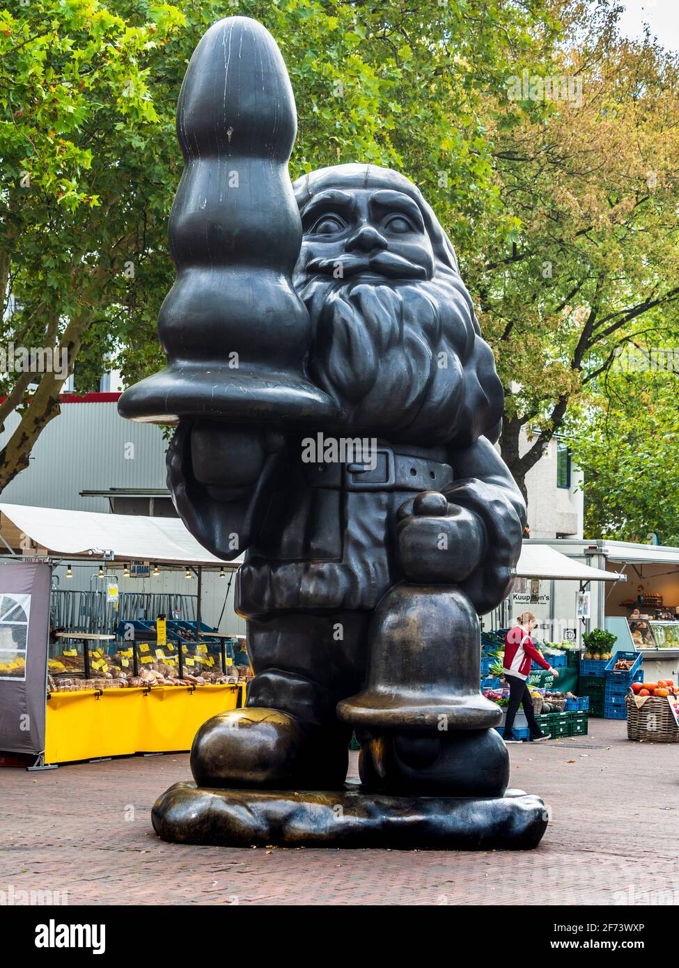 Dutch Humour - Santa Claus statue by artist Paul McCarthy on the ...