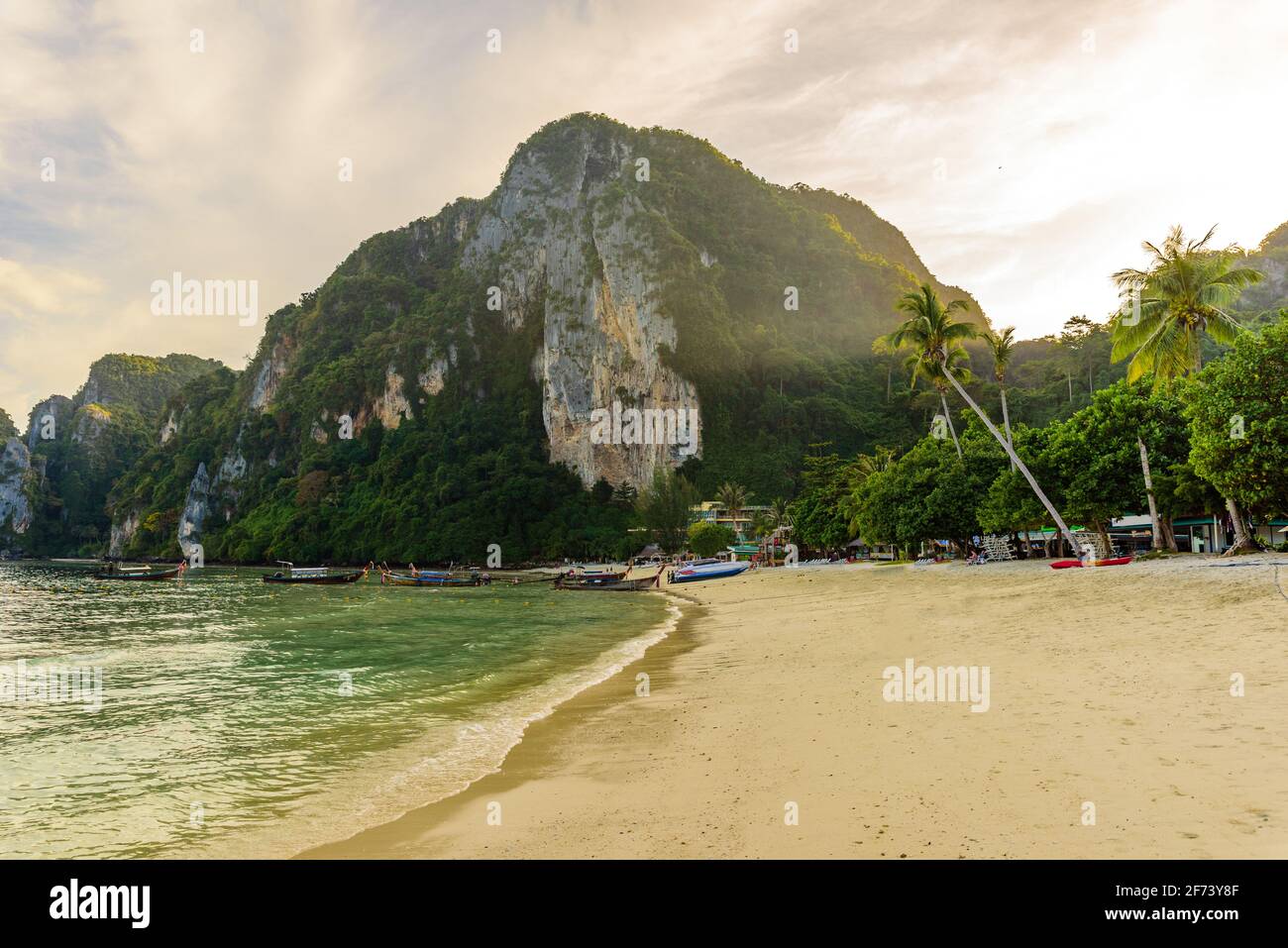Ton Sai Beach in paradise Bay - Koh Phi Phi Don Island at Krabi ...