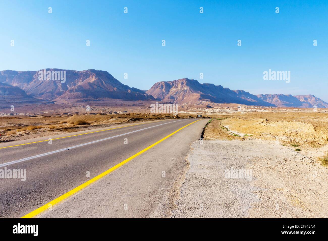 Long way road travel hi-res stock photography and images - Alamy