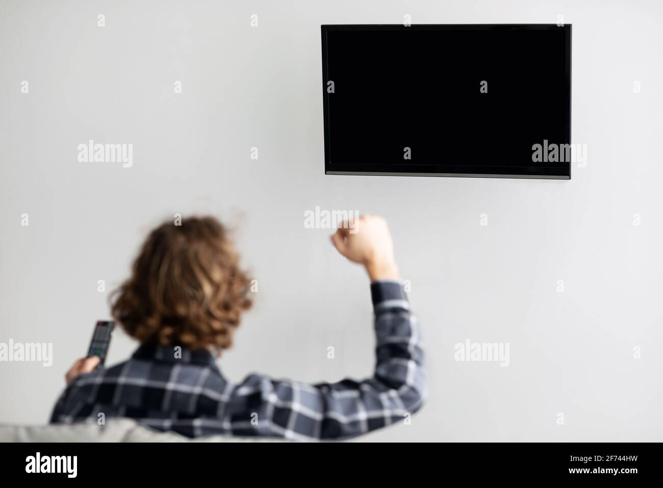 Man watching tv back view sofa hi-res stock photography and images - Alamy